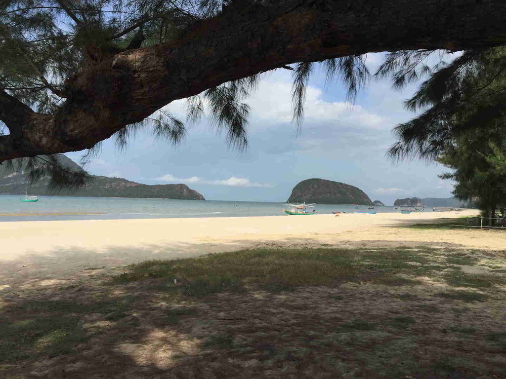 7 Pranburi-Sam Roy Yot | Asian World Music